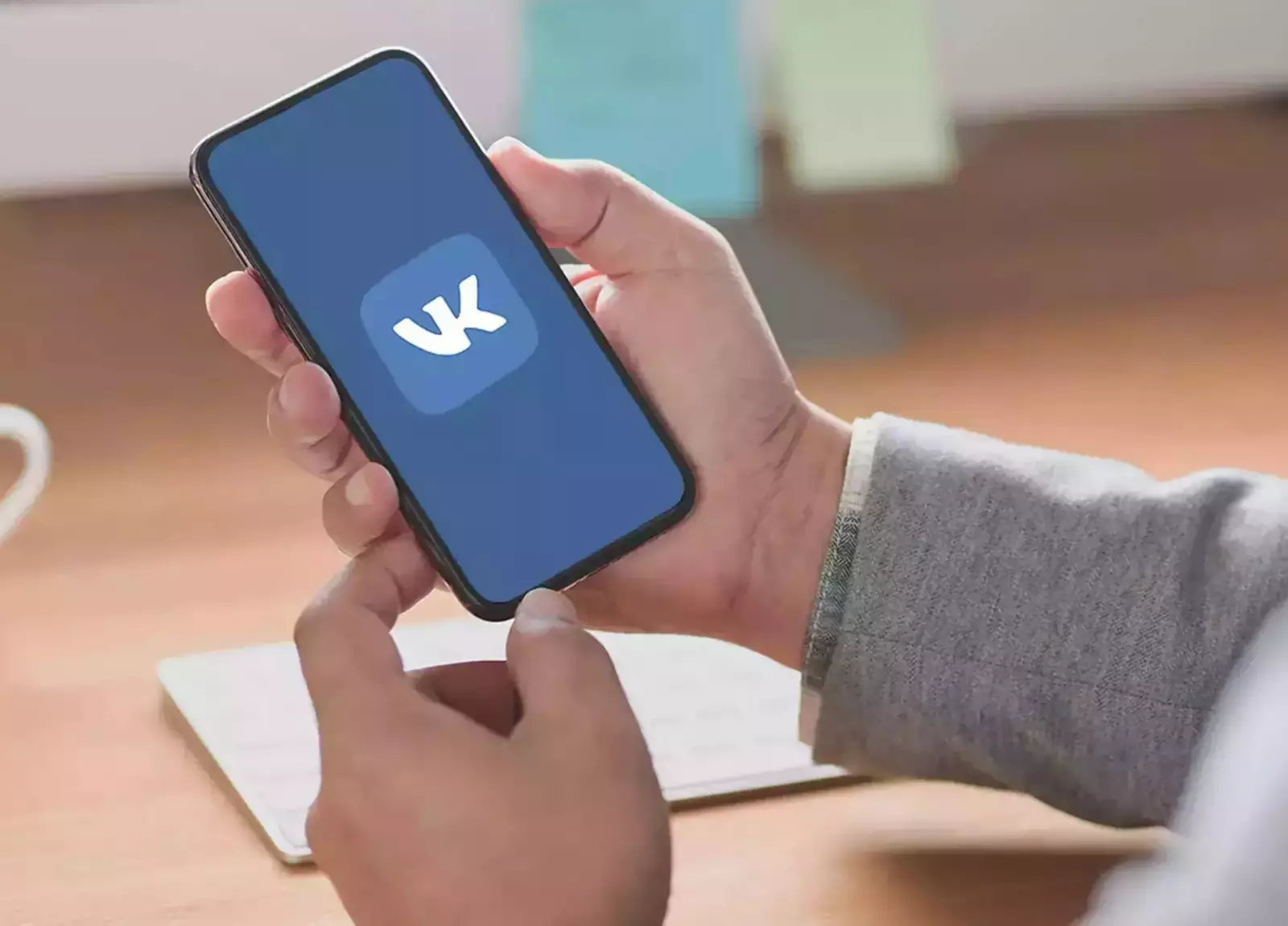 Приложение VK вернули в магазин App Store